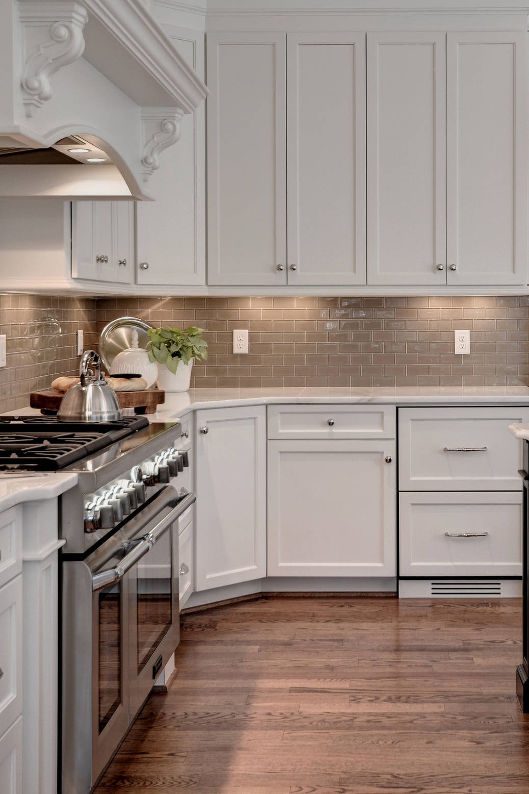 48 Backsplash Ideas For White Countertops And White Cabinets 48 Backsplash Ideas For White Countertops And White Cabinets