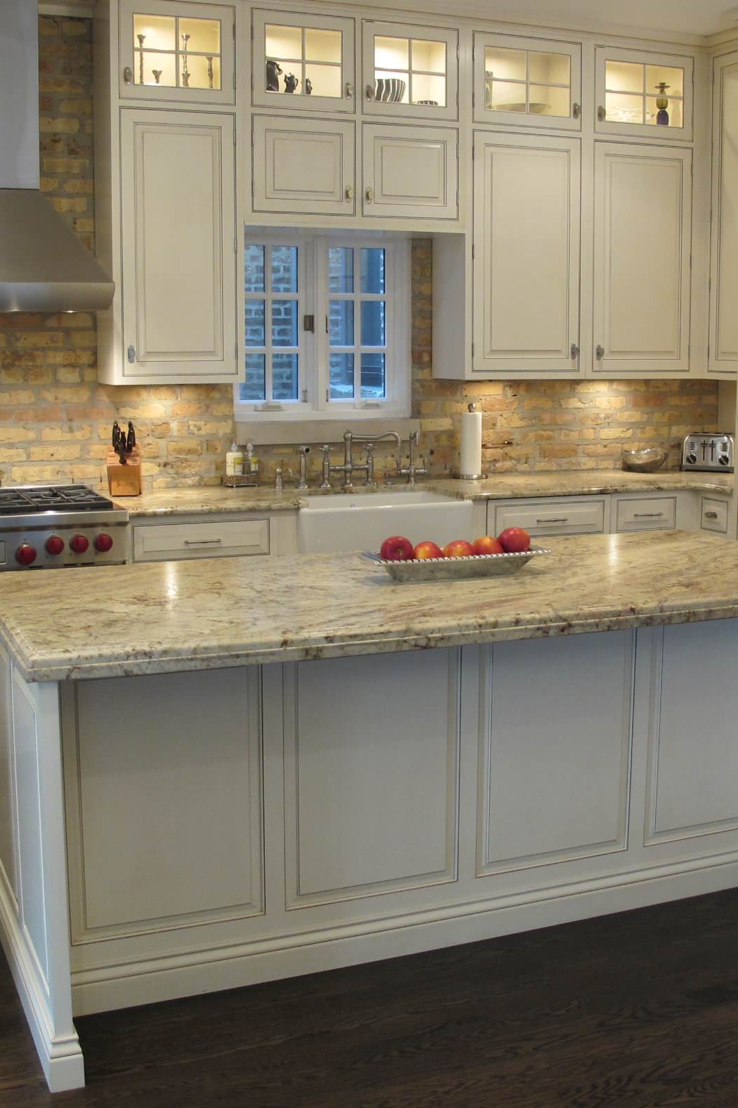 48 Backsplash Ideas For White Countertops And White Cabinets