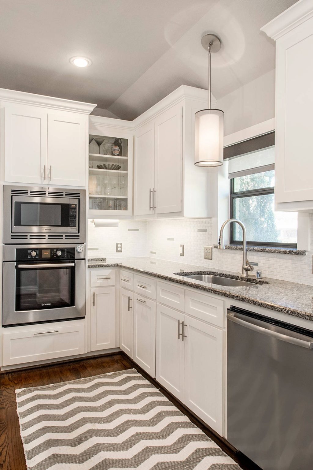 30+ Two Tone Kitchen Design Ideas For Remodeling