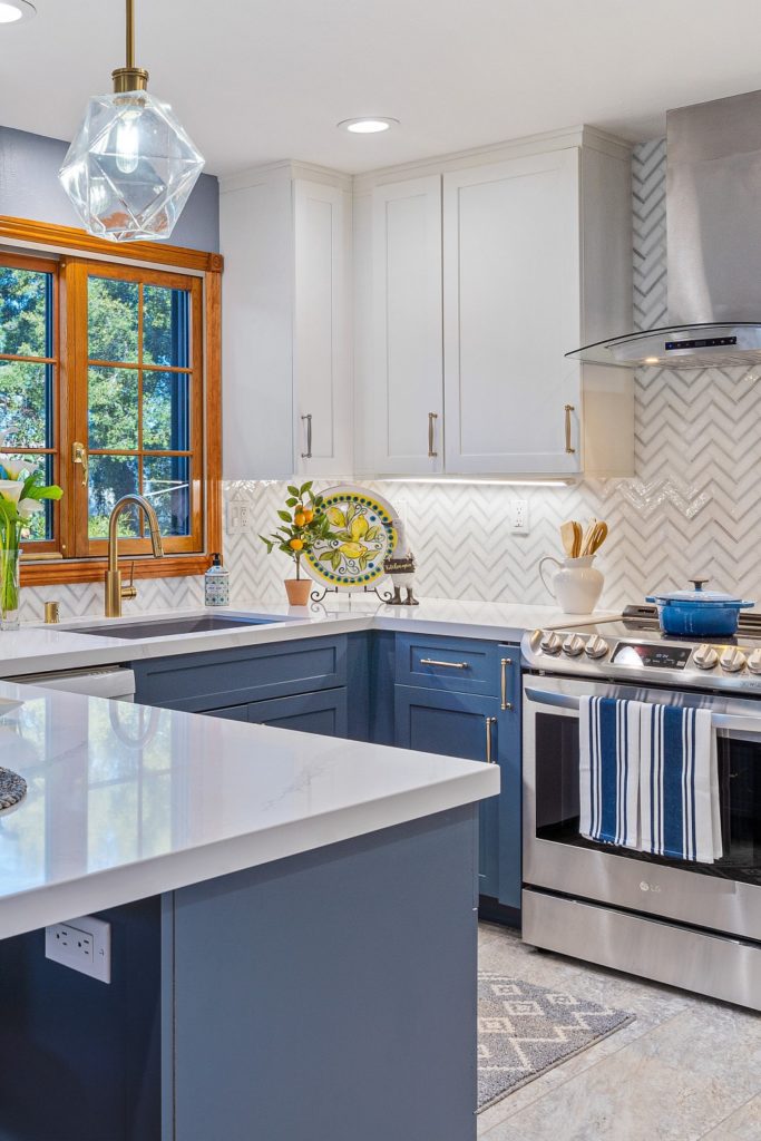 30+ Stylish Chevron Backsplash Ideas | CountertopsNews