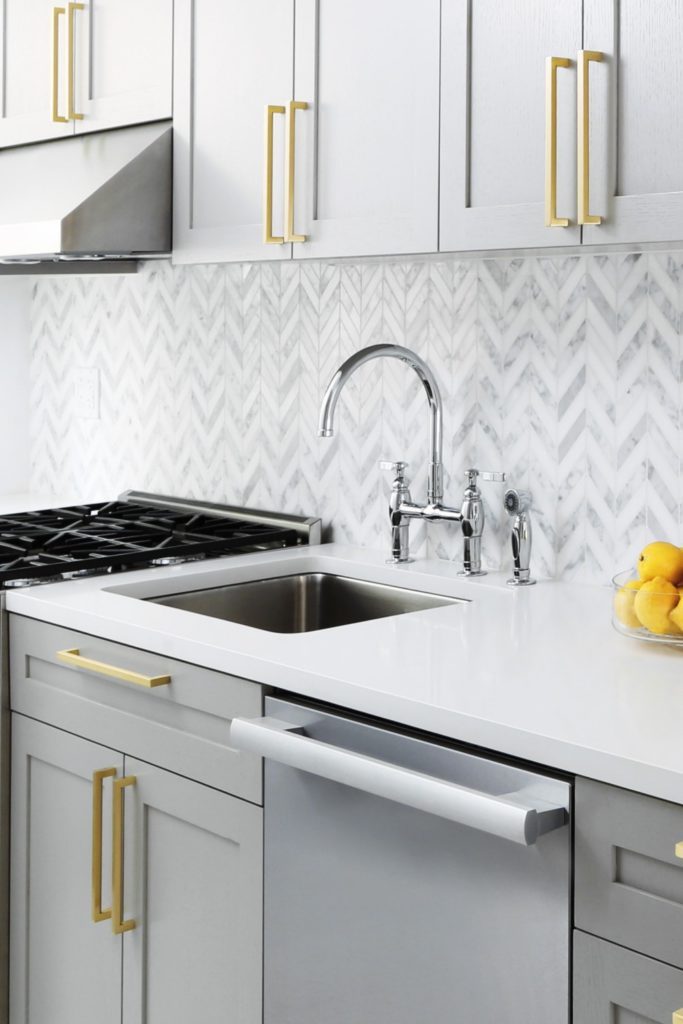30+ Stylish Chevron Backsplash Ideas | CountertopsNews